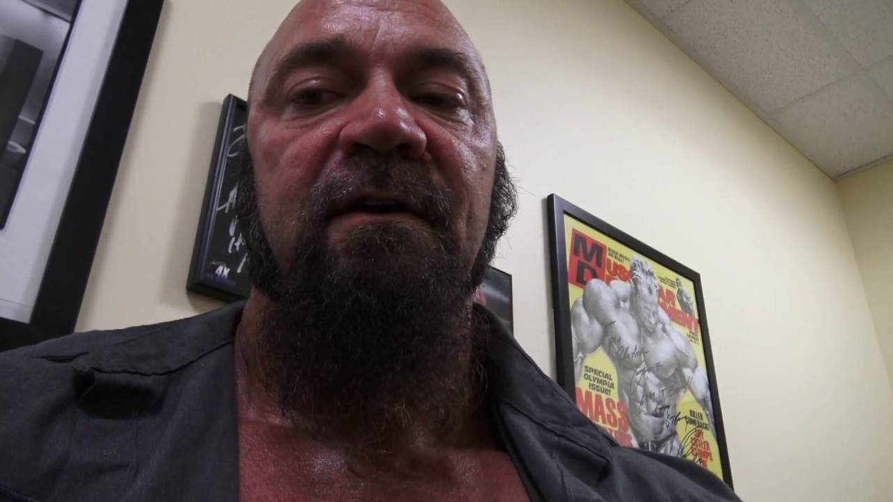 How To Focus On Your Pecs - YouTube