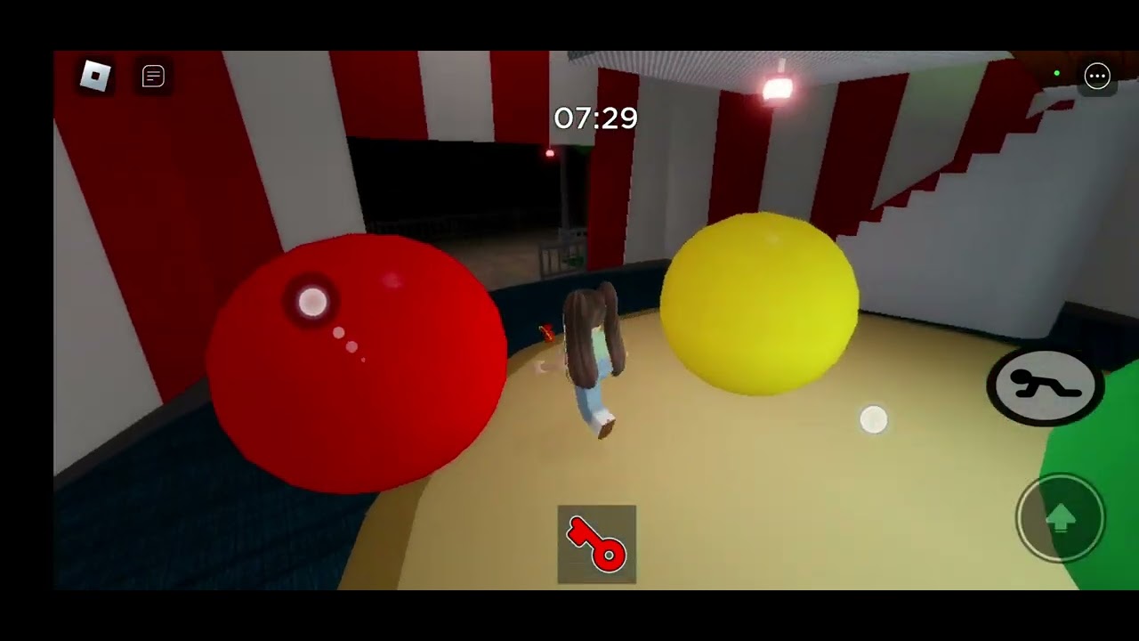 Me play piggy on roblox Chapter 8 the Carnival - YouTube