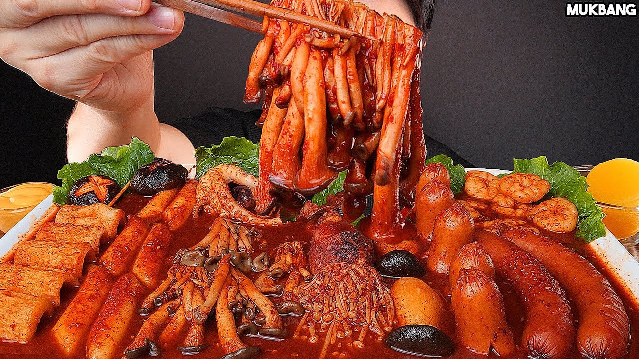 ASMR MUKBANG | SPICY SEAFOOD & MUSHROOMS TTEOKBOKKI SQUID SAUSAGE ...