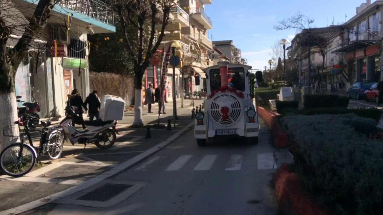 ΣΤΟΥΣ ΔΡΟΜΟΥΣ ΤΗΣ ΠΟΛΗΣ ΧΡΙΣΤΟΥΓΕΝΝΙΑΤΙΚΟ ΤΡΕΝΑΚΙ ΤΗΣ ΠΤΟΛΕΜΑΪΔΑΣ - YouTube
