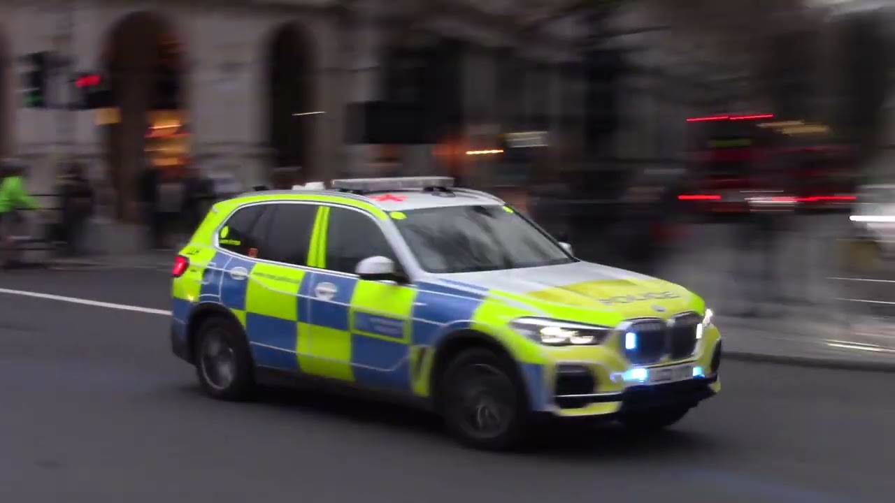 A Compilation Of Emergency Vehicles Responding Around London - YouTube