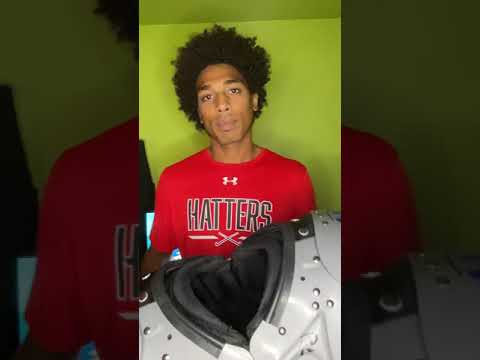 How To Wear Shoulder Pads Like NFL Players #shorts - YouTube