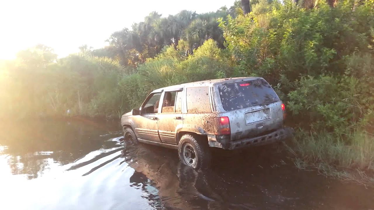 Jeep grand cherokee mudding - YouTube