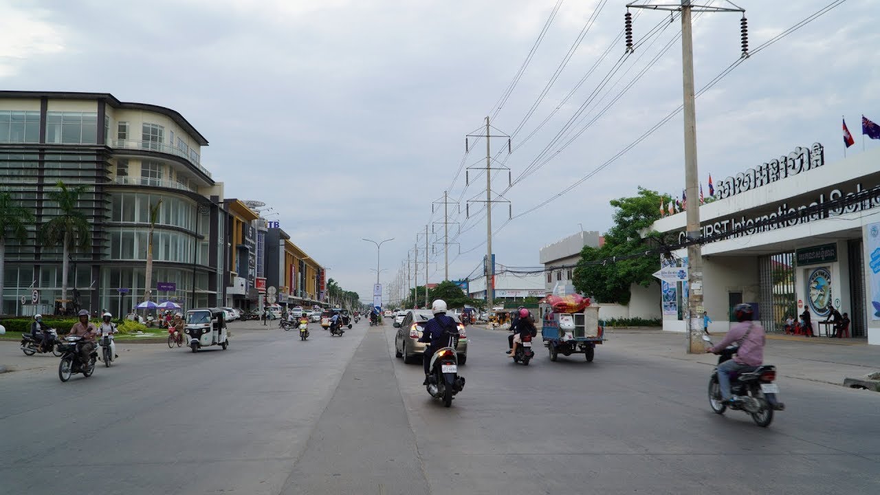 Driveing Tour alongside 2004 Street to 271 Street - YouTube