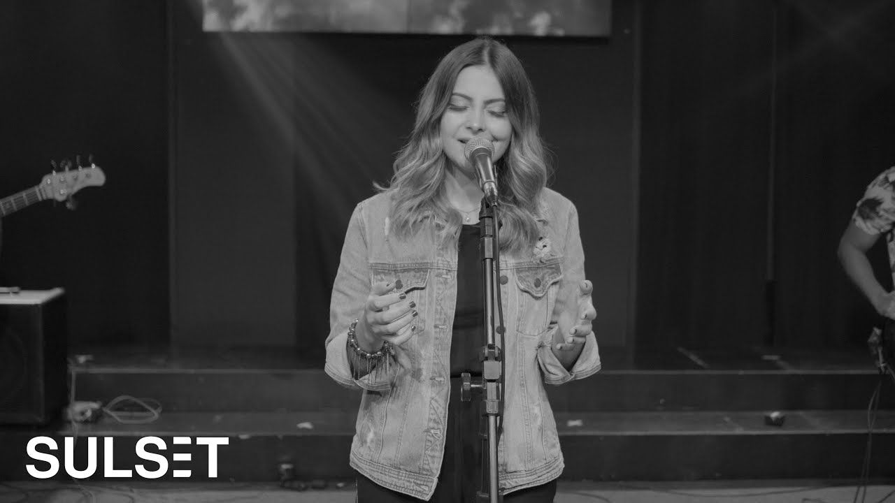 Jael Caroline | Eu Me Rendo (I Surrender) | SULSET - YouTube