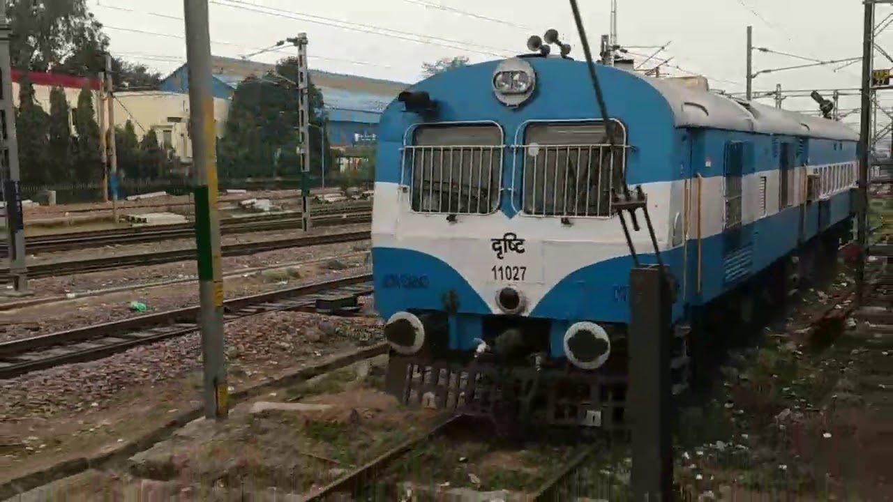 Shramjeevi Express. Entering Moradabad Junction. - YouTube