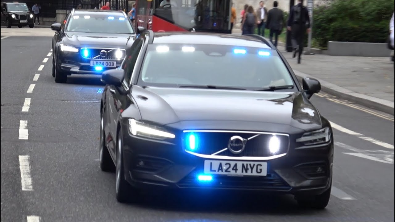 [RUMBLER] City of London Police, NEW TITAN vehicles responding - YouTube