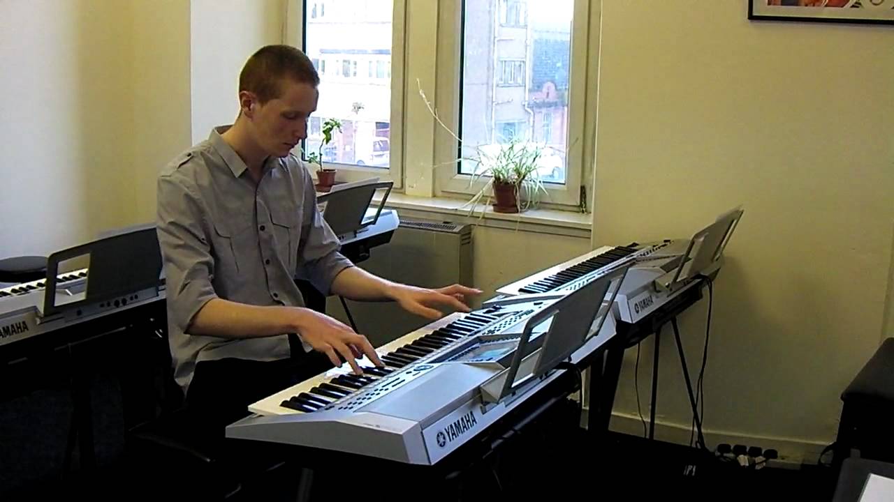 Andrew Speake plays Somethin' Stupid on Keyboard - YouTube