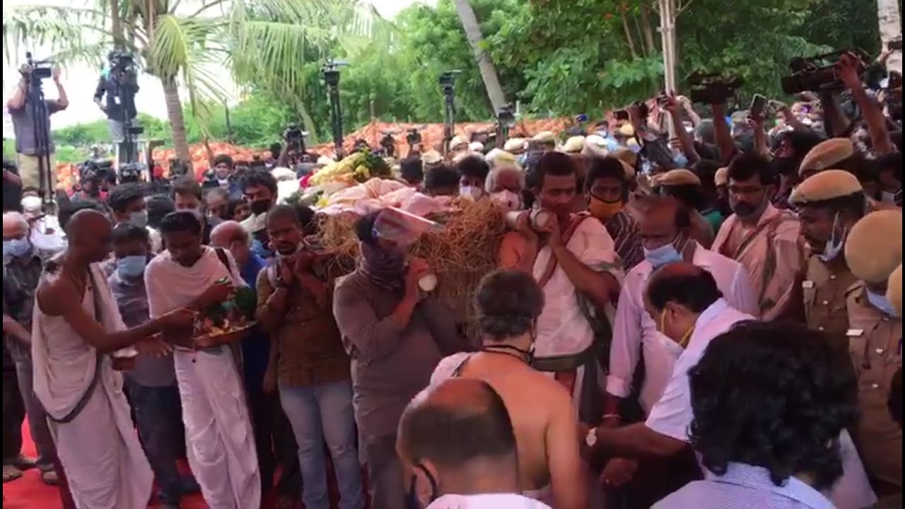 SP Balasubrahmanyam's Funeral at SPB's Farmhouse In Tamaraipakkam ...