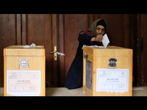 Mısır demokrasi için sandık başında
