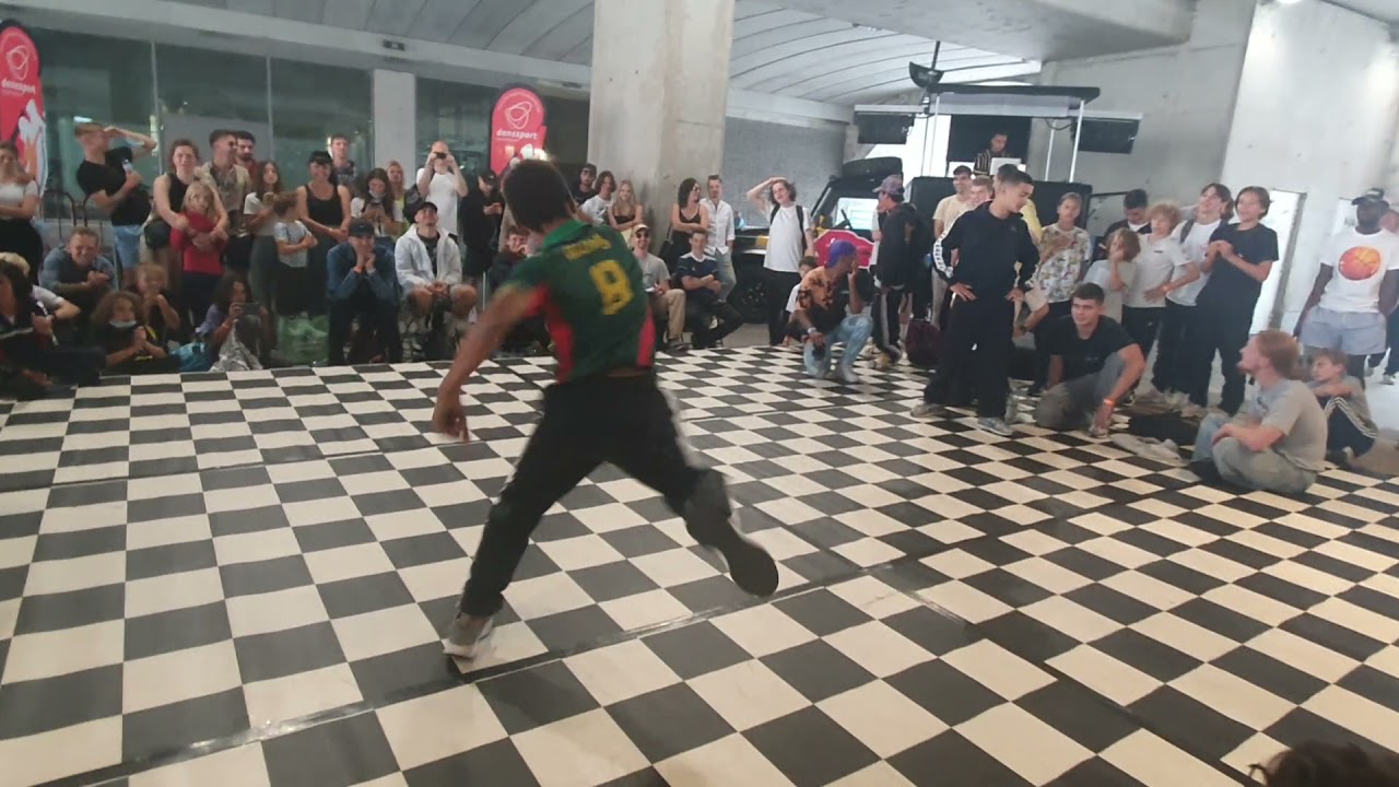 Bboy djibril VS KG Unbrakable 2021 Kids top 8 - YouTube