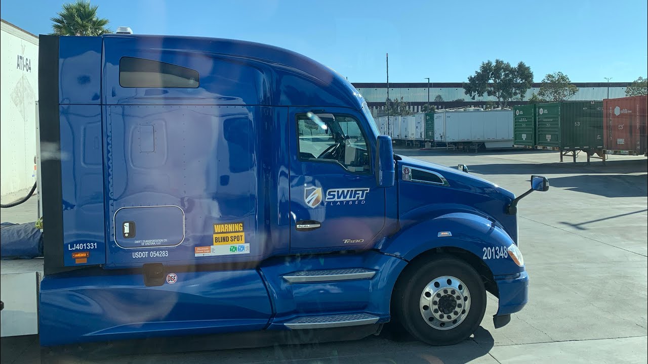 Swift Transportation Kenworth Truck. - YouTube