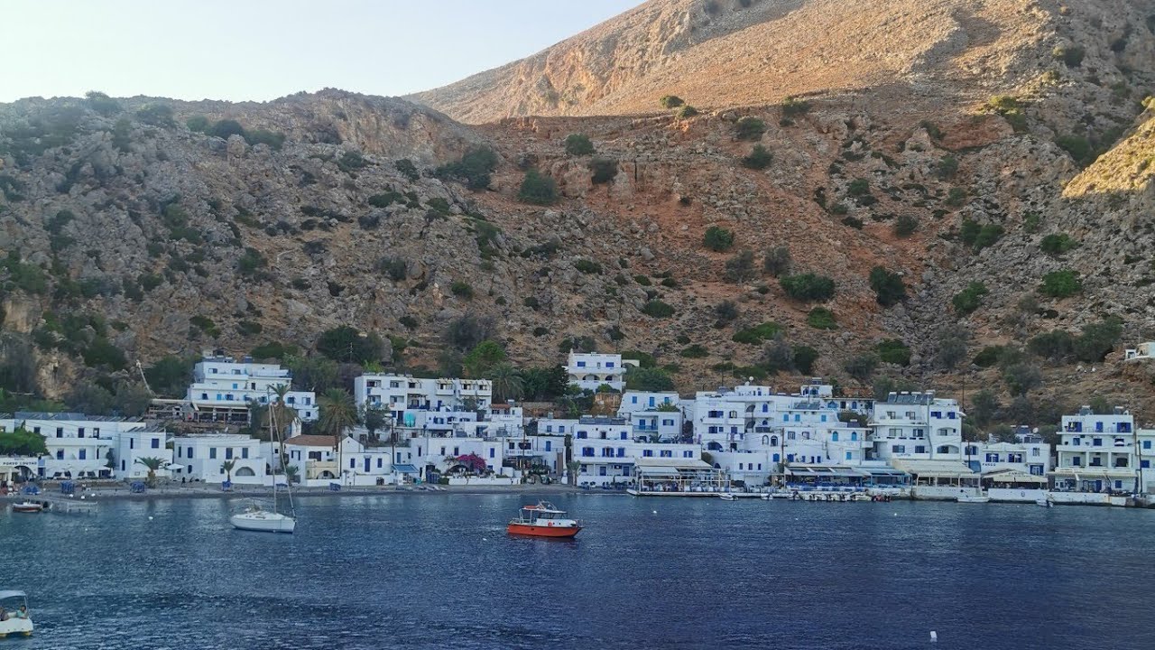 Το Λουτρό, λιμανάκι επίνειο της Ανώπολης στη νότια ακτογραμμή των ...