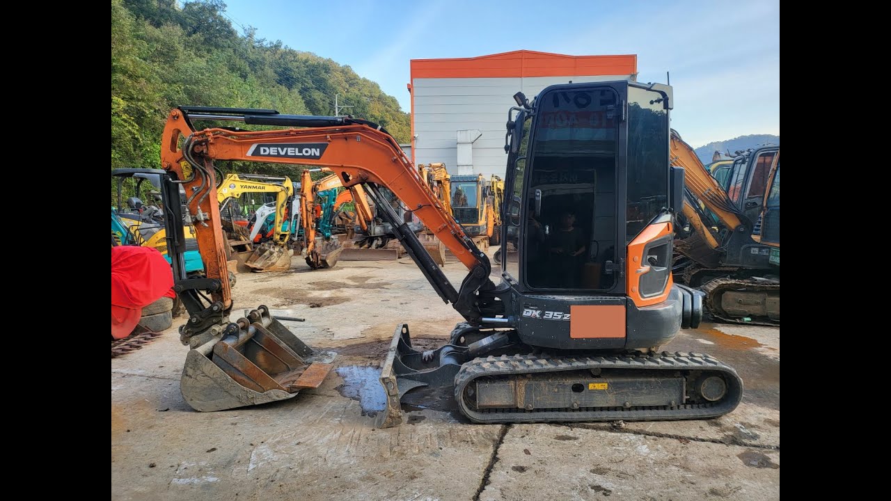 국산 035 두산 캐빈형 미니 굴삭기로 겨울 이겨내자! (DX35 22년 800시간 회전라인) - YouTube