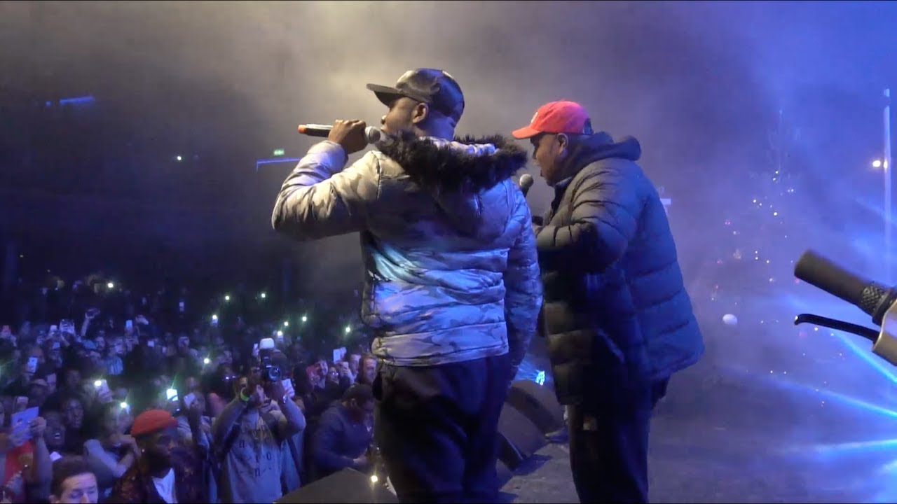 BIG SHAQ - MANS NOT HOT FT ASZNEE (LIVE PERFORMANCE) - YouTube