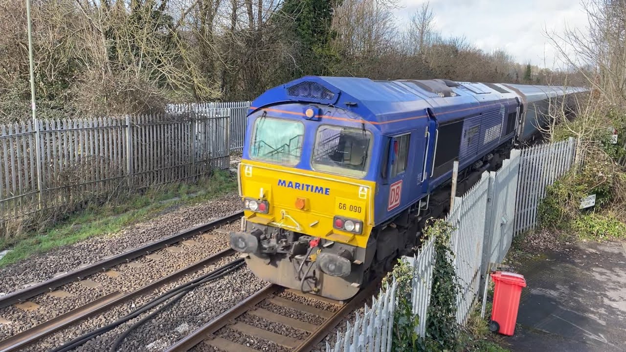 Class 66 | 66090 ‘Maritime Intermodal Six’ | DB Cargo UK - YouTube