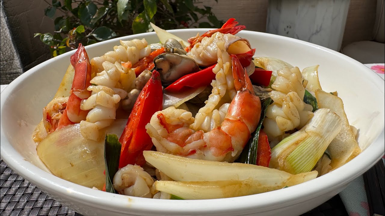Delicious Cantonese style stir fried seafood Ho fun noodles with sauce ...