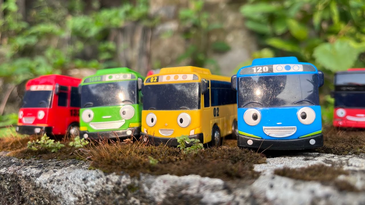 Menemukan Mainan Tayo di Rumah Hantu - Tayo The Little Bus - YouTube