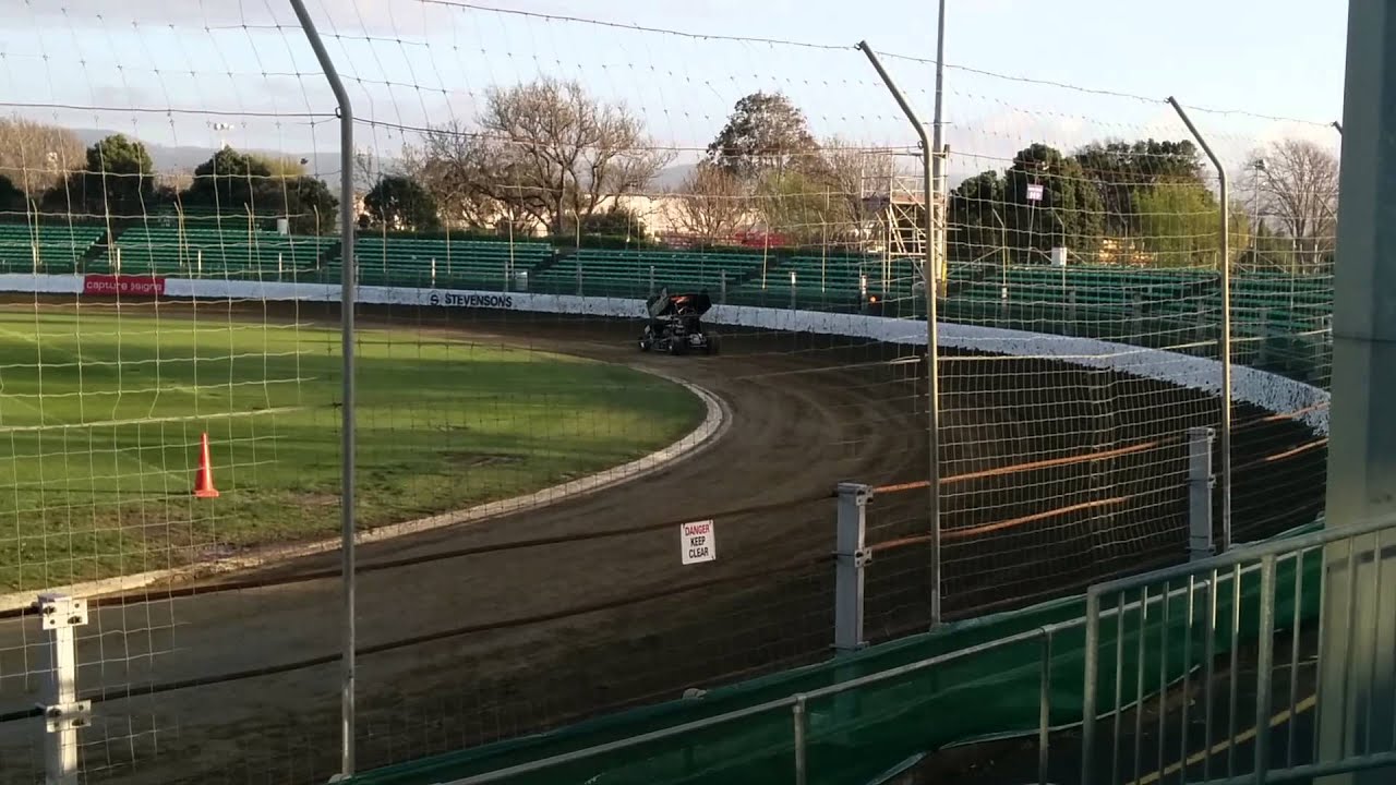 Practice Night at Palmerston North Speedway (09/10/14) Sprintcar - YouTube