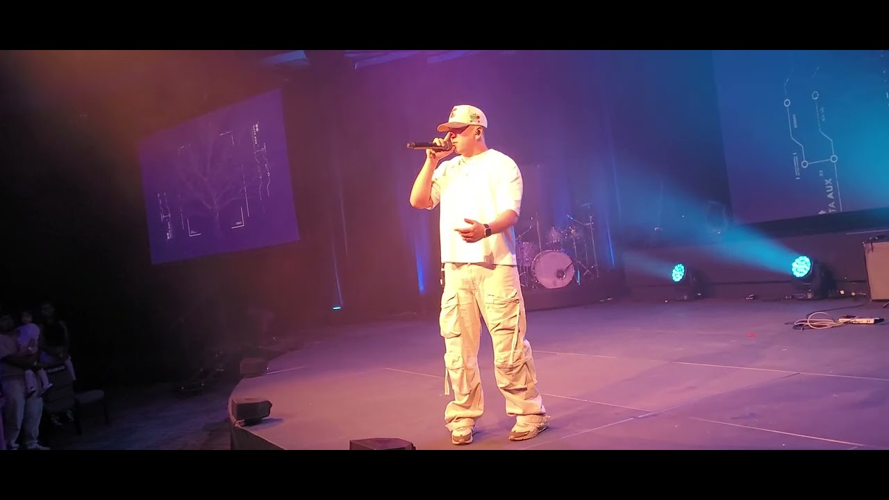 Alex Zurdo Y Gabriel EMC-Mayday tour 8/9/25 - YouTube