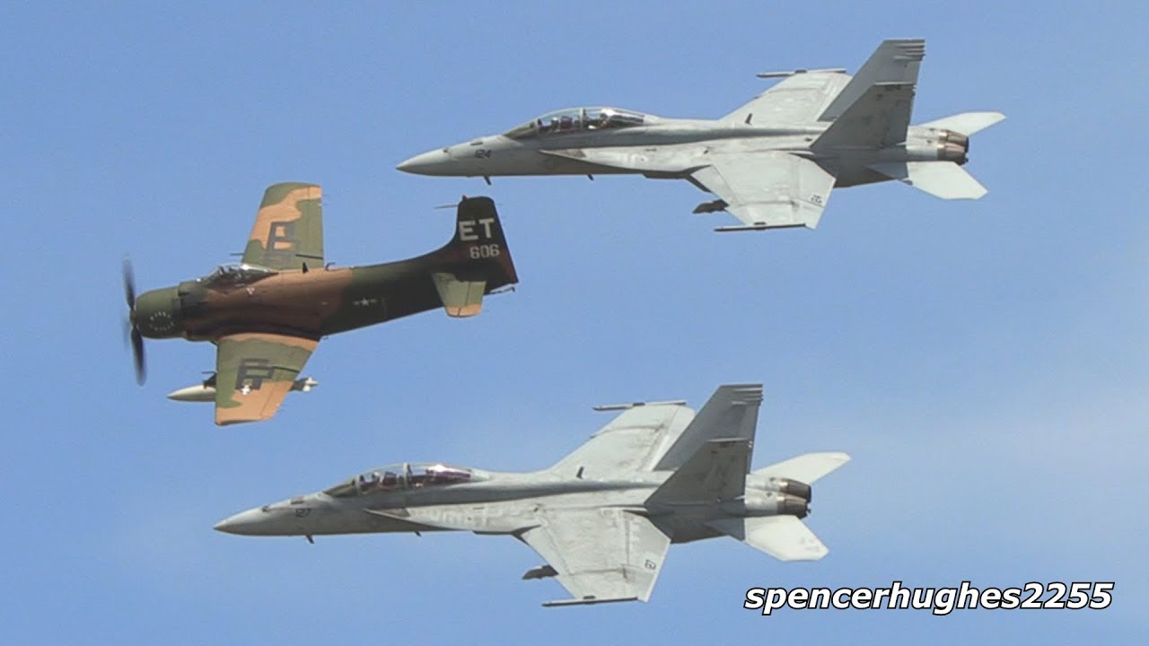 F/A-18 Super Hornet Tailhook Legacy Flight 2019 Melbourne Air Show ...