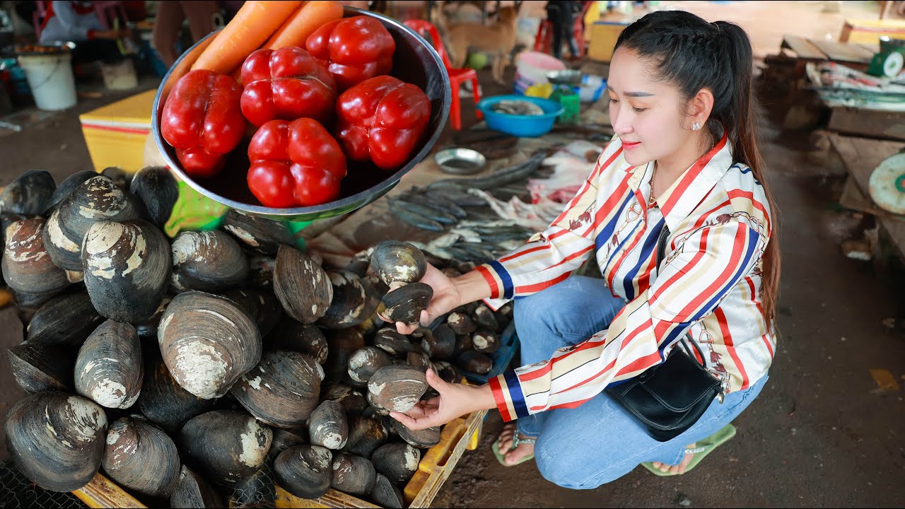 Tasty Ocean clams grill sauce, pig intestine stew, chicken chest crispy ...