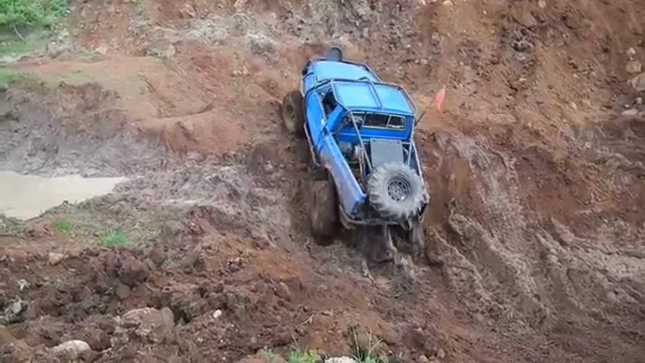 HRT across tank trap #2 - Mountain Top Mud Bogs May, 2014 - YouTube