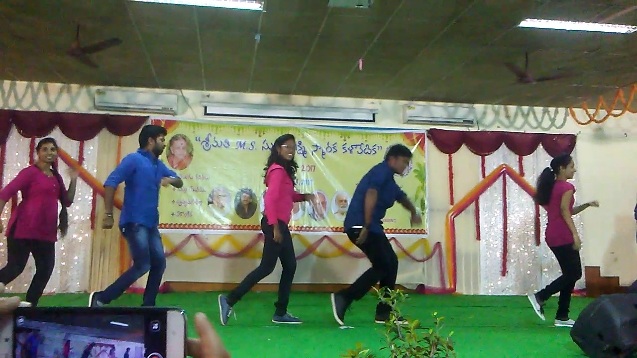 Medley dance in the college fest - YouTube