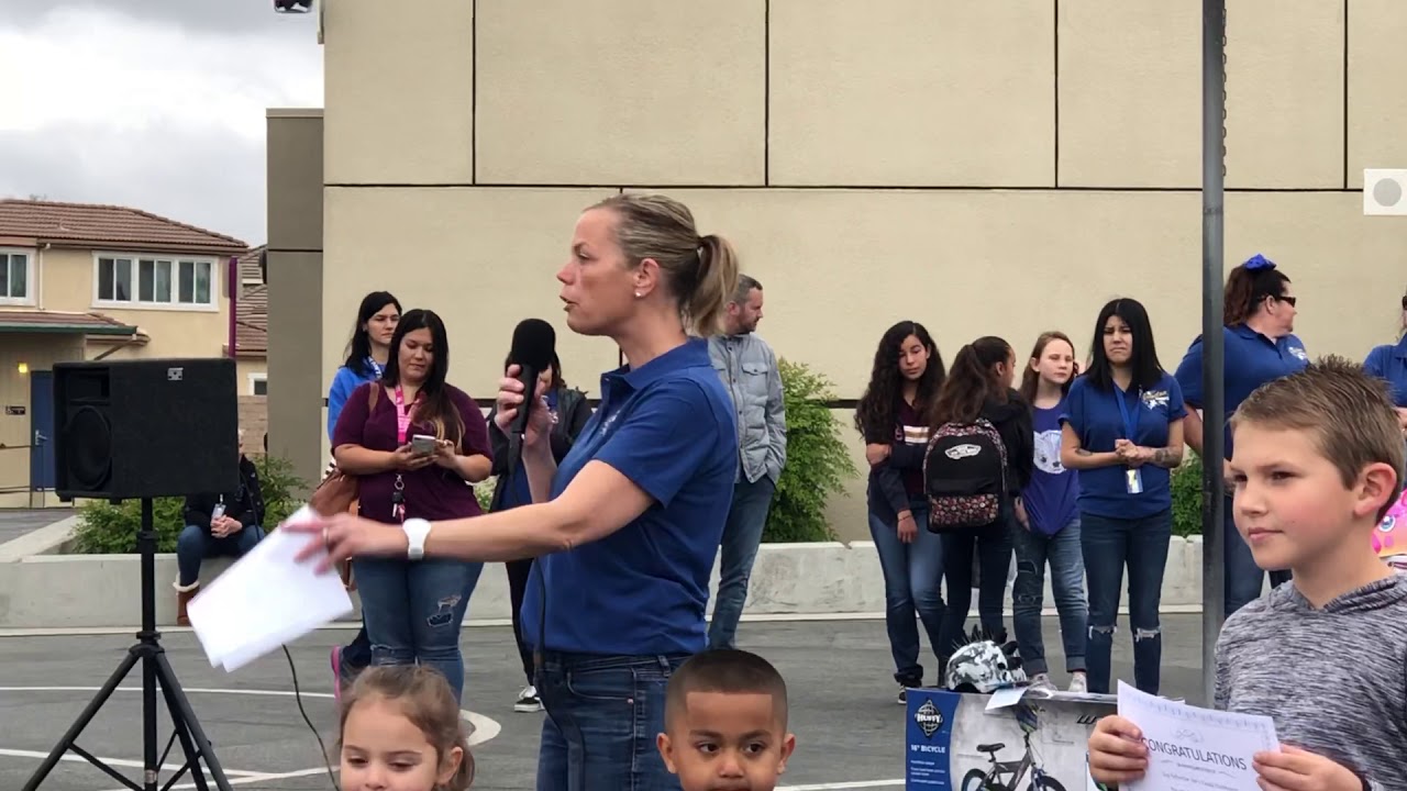Flash Mob Cawston Elementary - YouTube