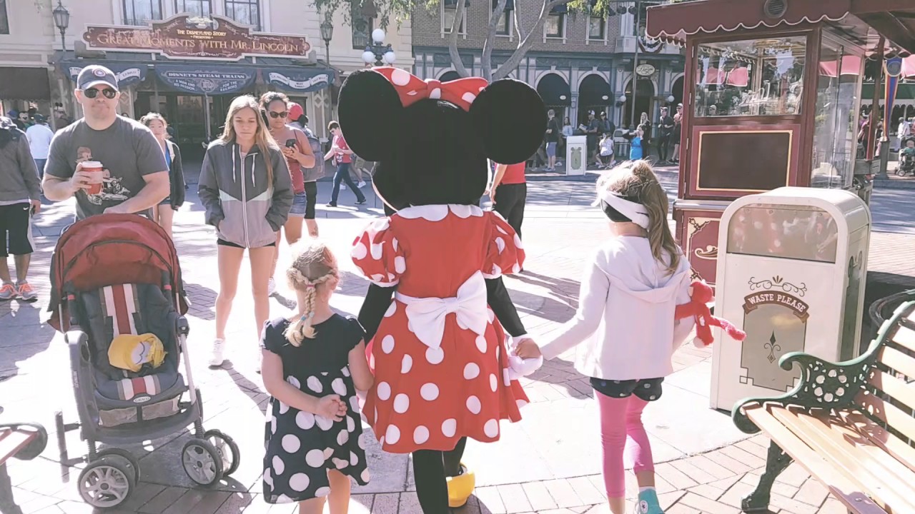 Scout and Piper meet Minnie mouse! - YouTube