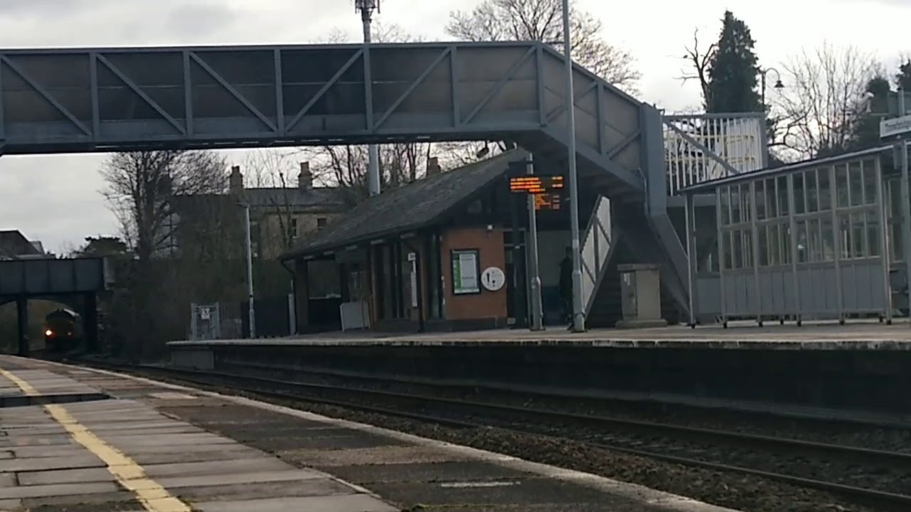 Class 37 37610 passes Trowbridge Station - YouTube