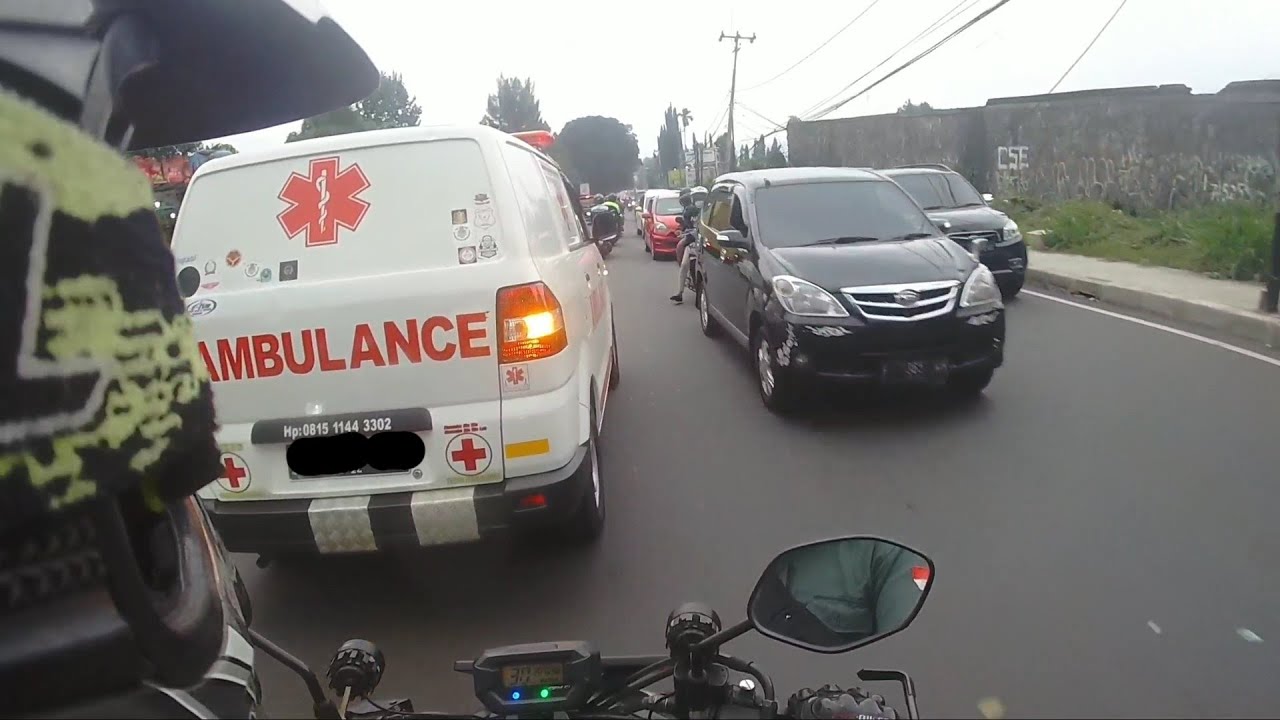 Escorting An ambulance #1 - YouTube