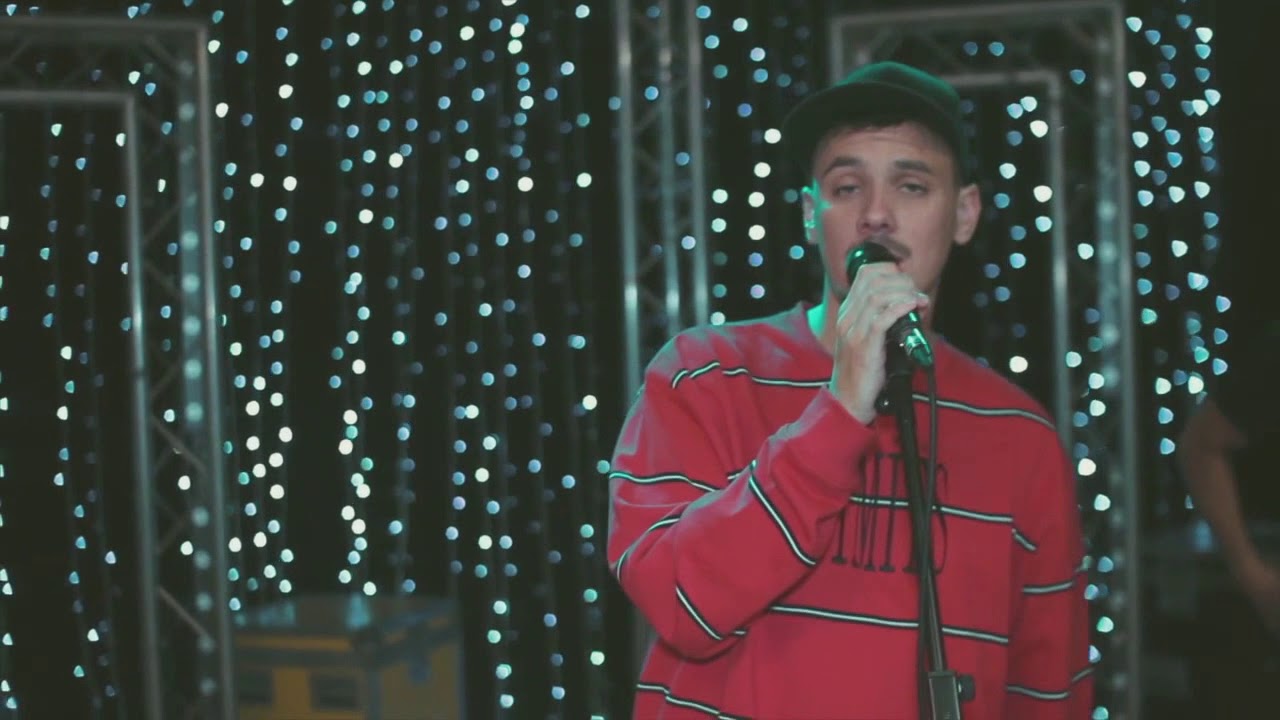 Danny Dearden & The Holografik - Take On The World (Acoustic) - YouTube