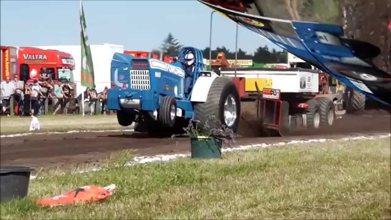 Tractor pulling 2014 by Rabbit Pulling Team - YouTube