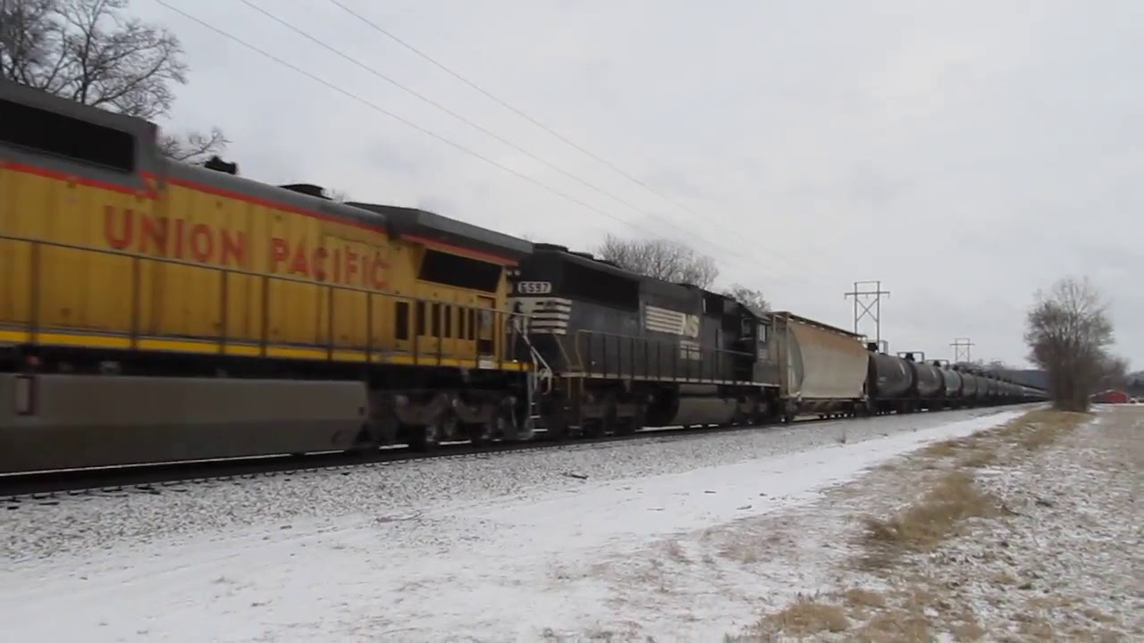 NS Train 115 Arrives E. Peoria - Jan. 30, 2014 - YouTube