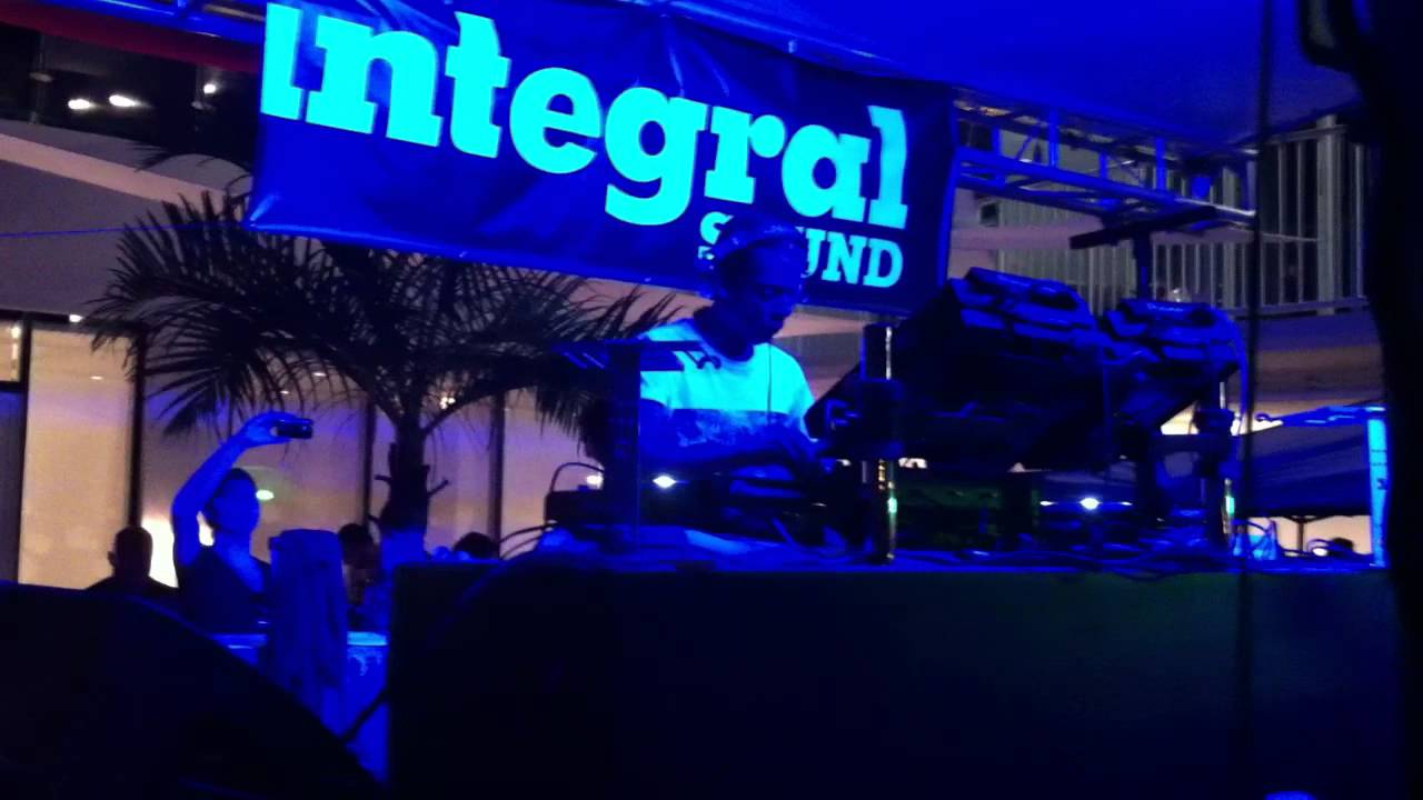 Jeff Mills @ Shelborne Pool Party WMC Miami 2011 - YouTube