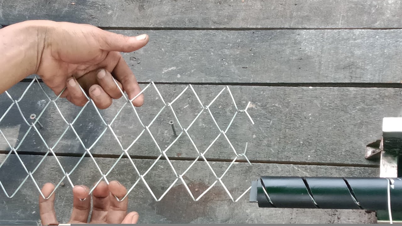 With this tool, making chain link fences became easier - YouTube