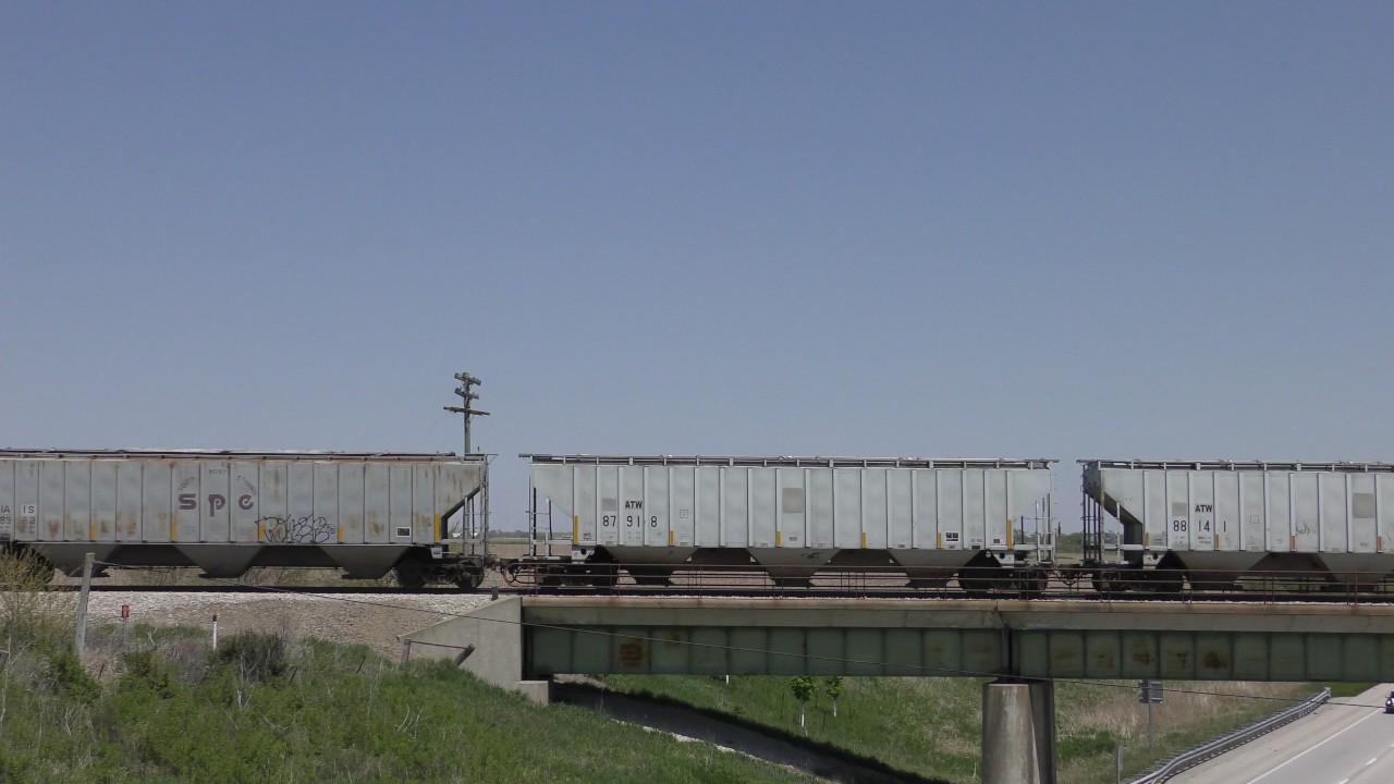IAIS Heritage Unit 516 leads CBBI over I-80 by Dexter, IA - YouTube
