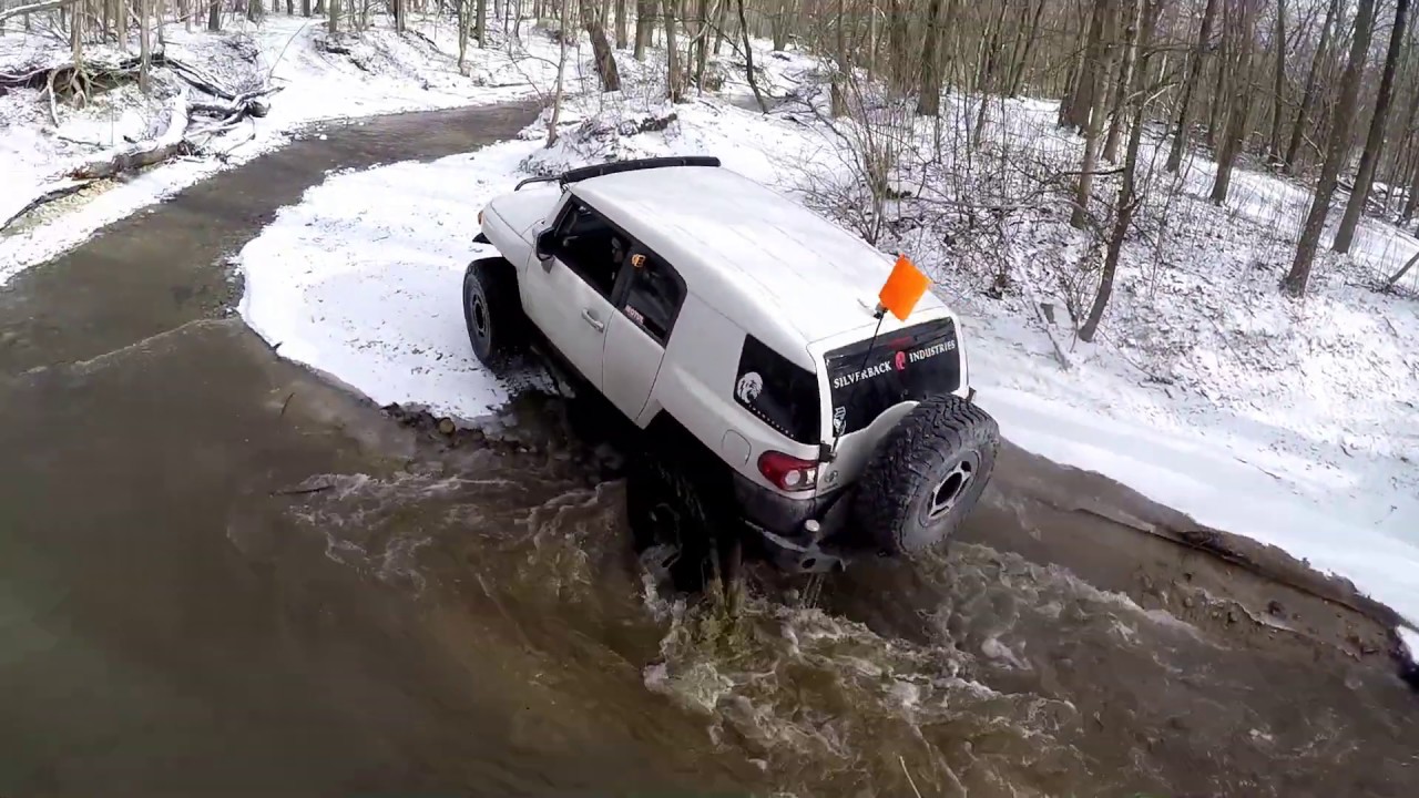 FJ CRUISERS DEEP WATER CROSSING - YouTube