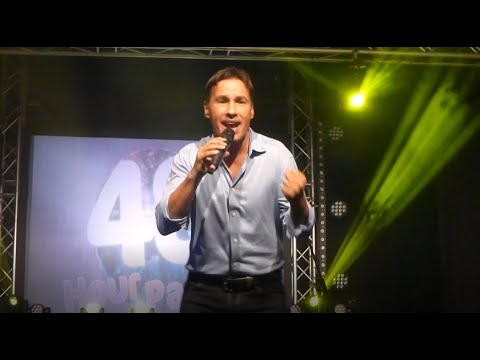 Nathan Moore of Brother Beyond - He Ain't No Competition ( Pontins ...