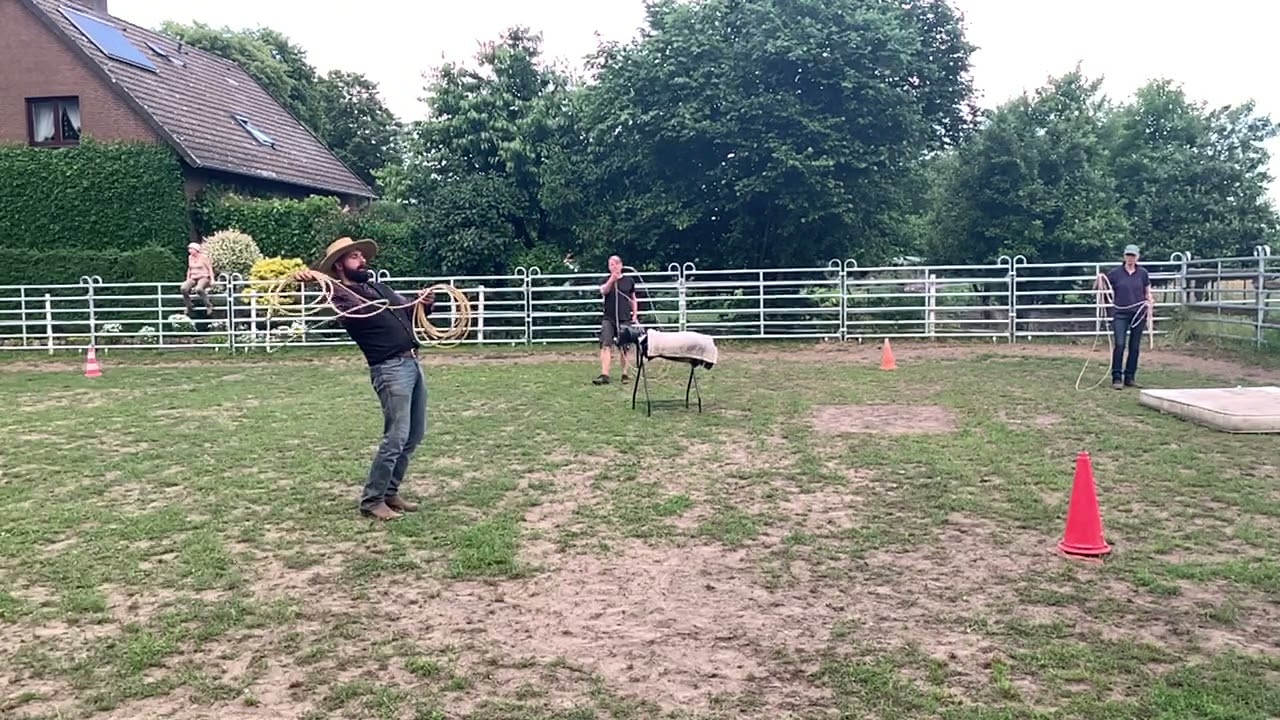 Ranch Roping Slow Motion Shot - Houlihan - One Swing - YouTube