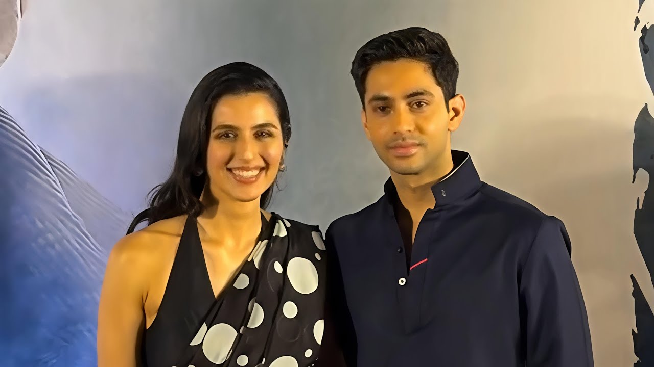 Agastya Nanda & Simar Bhatia Together! 😍 IKKIS Screening Mein Bachon Ke ...