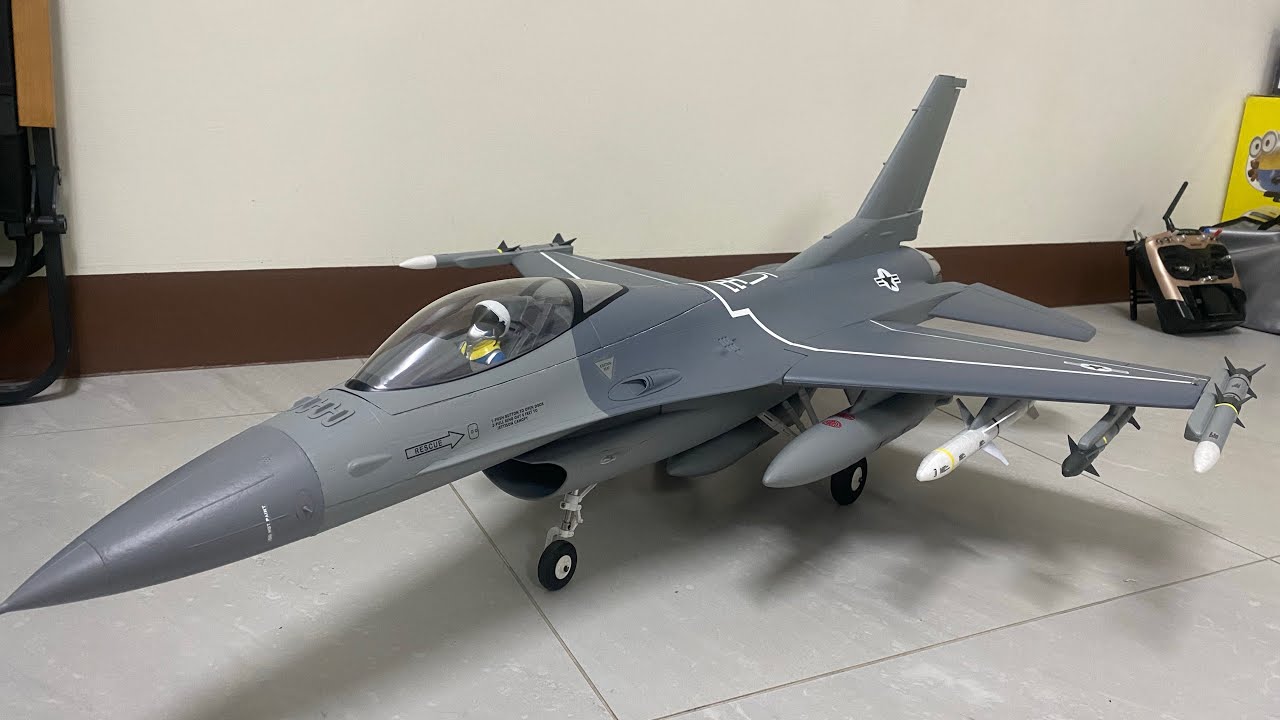 FMS 64mm F-16 首航飛行成功 - YouTube