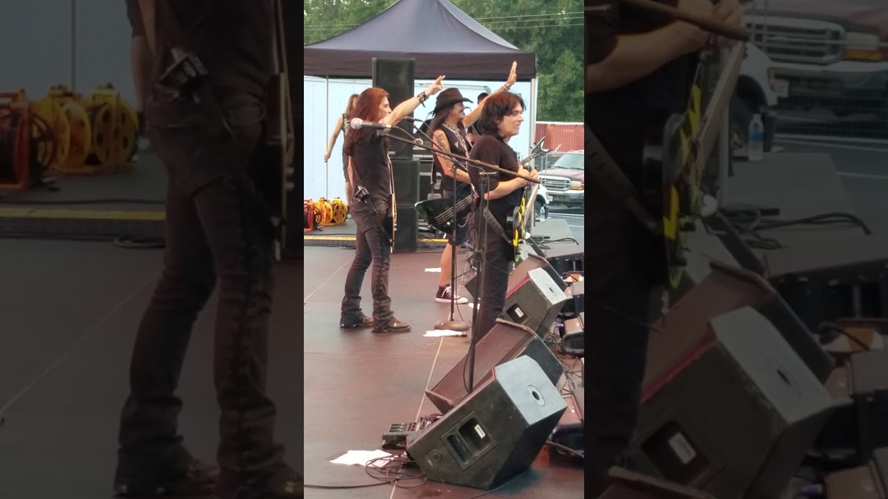 AUTOGRAPH ROCK BAND 2017 - YouTube