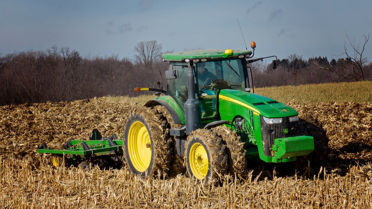 The Long Pull | John Deere 8235R Chisel Plowing Part 1 - YouTube