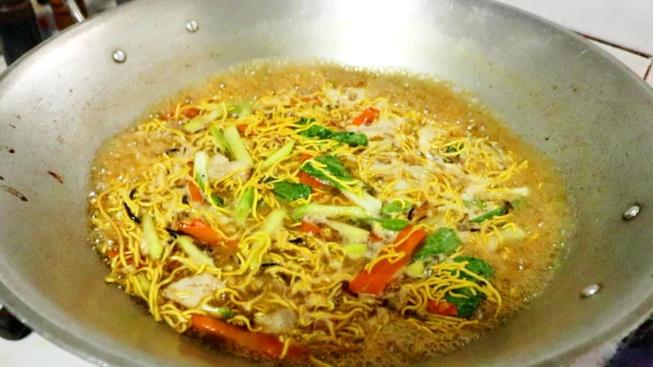 PANCIT BATO in MAKATI CITY (BICOLANO PANCIT) - YouTube