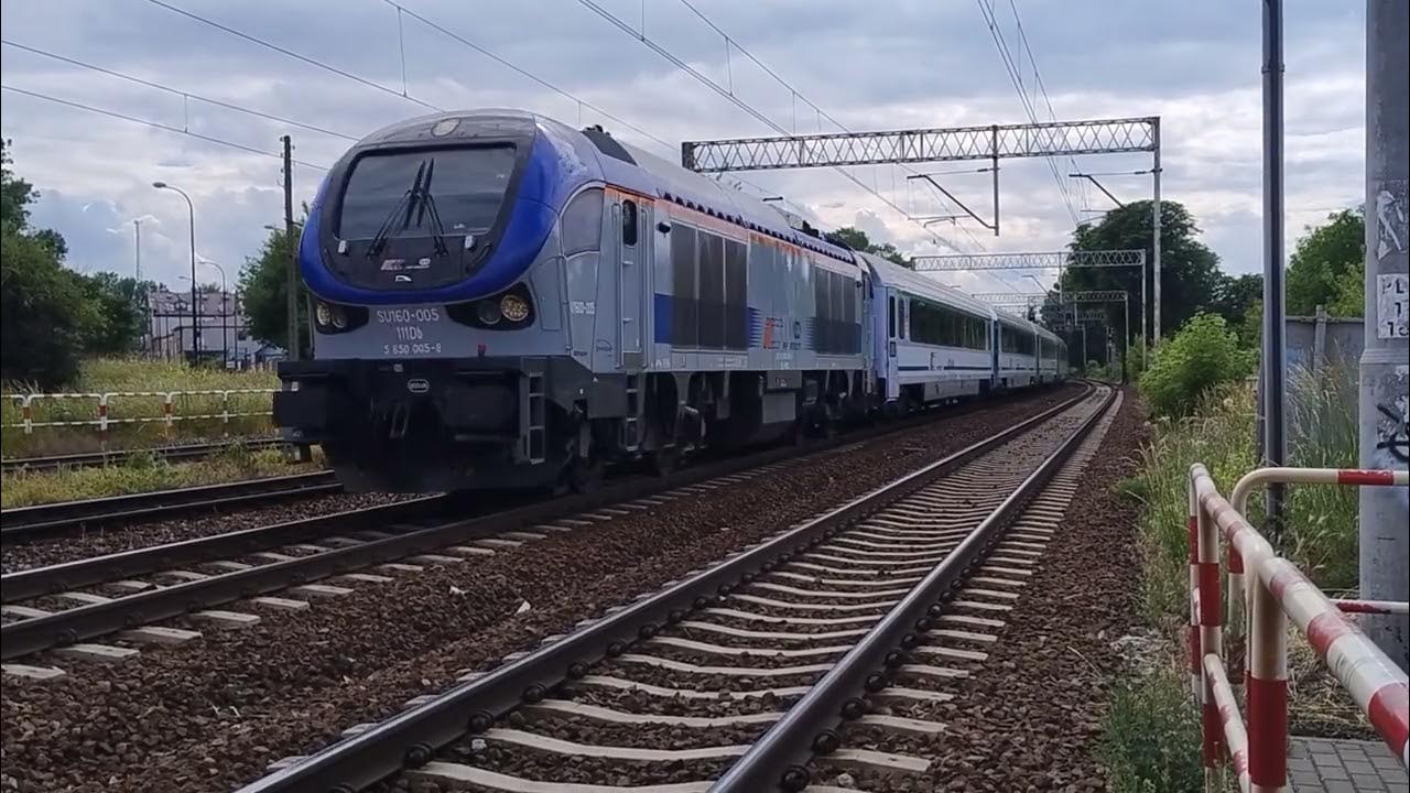 Przelot SU160 z IC Czechowicz przez niestrzeżony przejazd kolejowy - YouTube