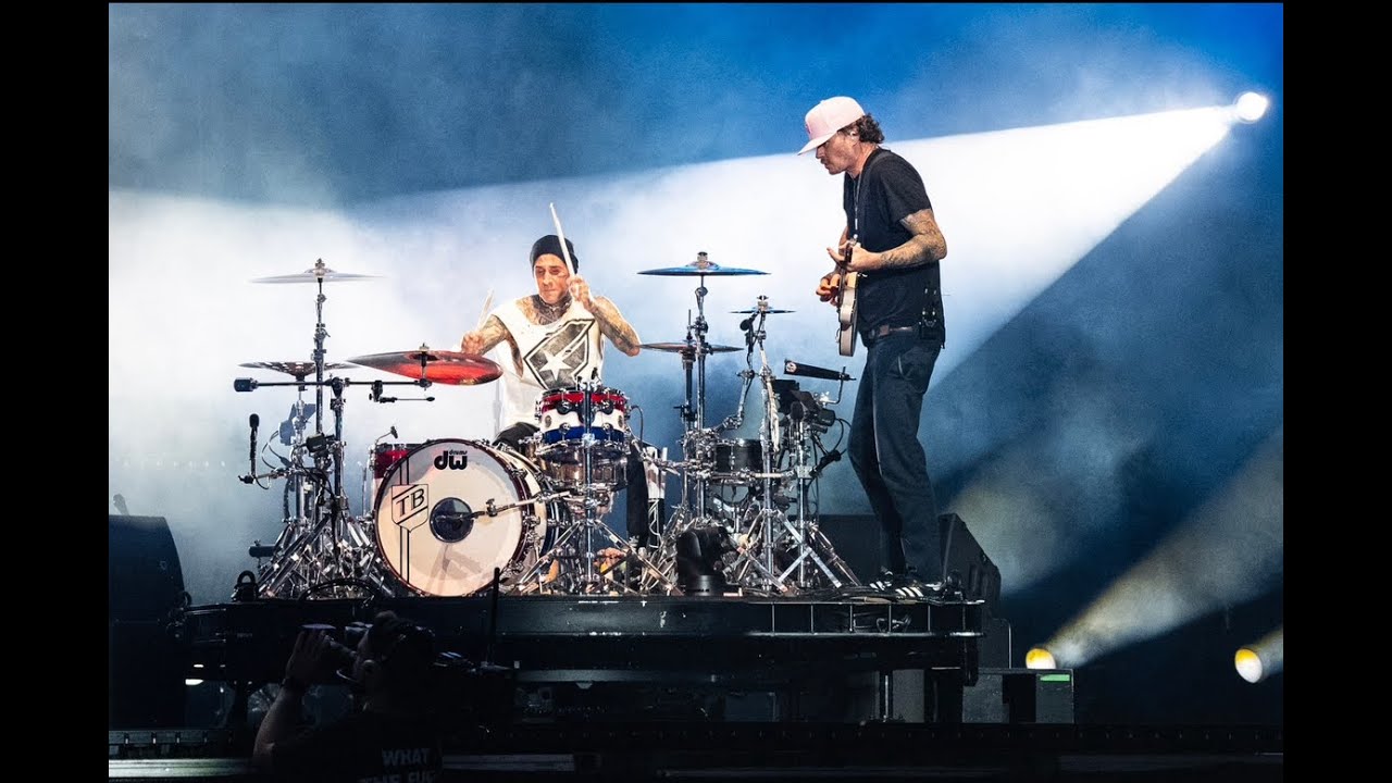 Blink-182 - Obvious/ ONE MORE TIME TOUR (Live Version) - YouTube