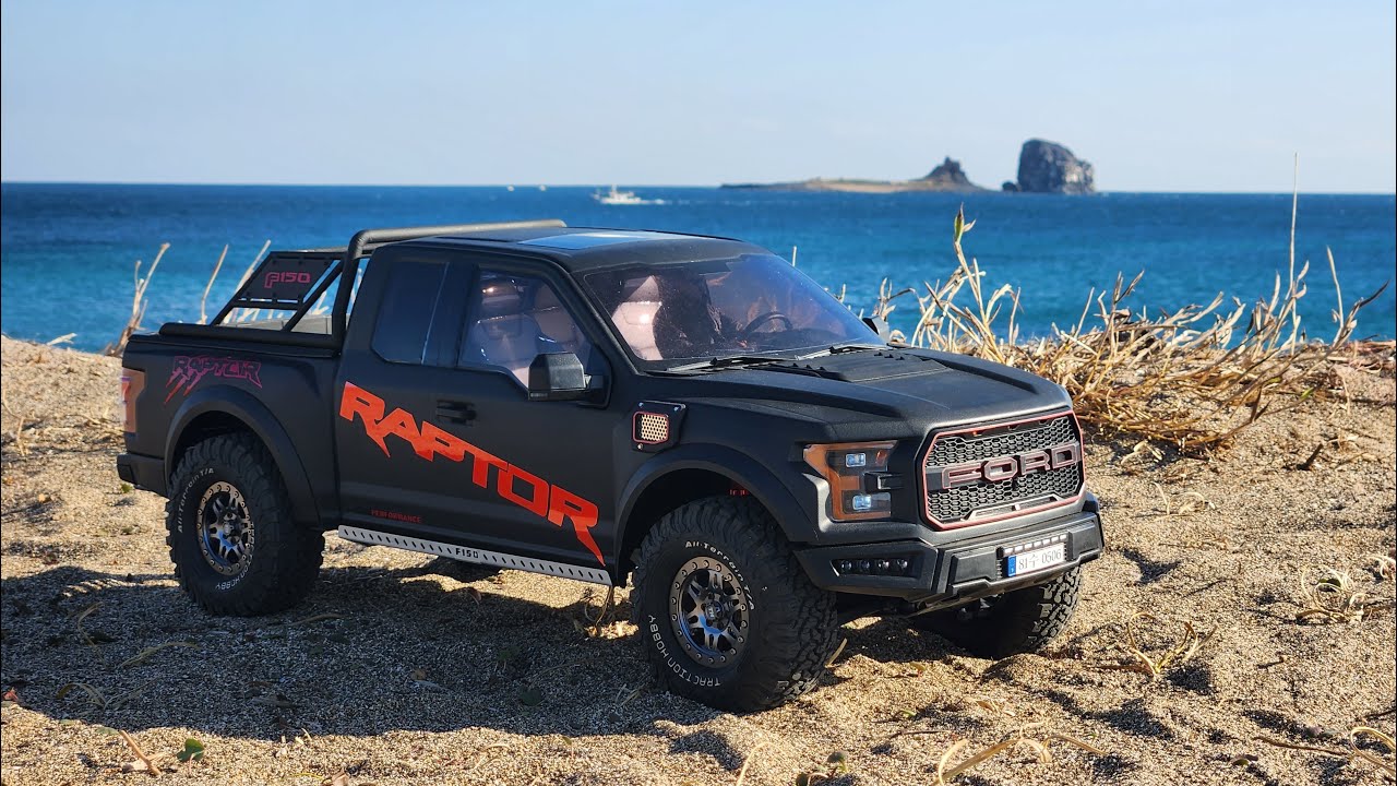 TRACTION HOBBY 1/8 FORD F-150 It's Running Time - YouTube