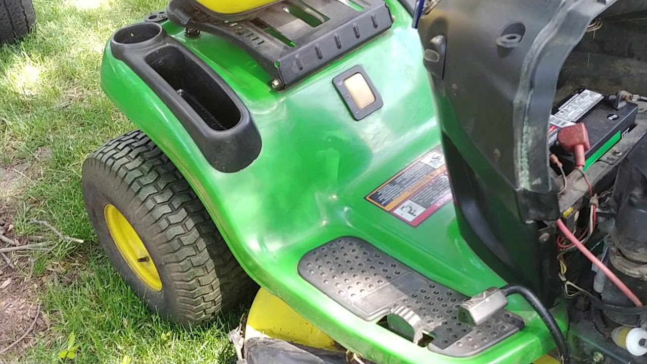 John Deere L110 vs L111 - YouTube